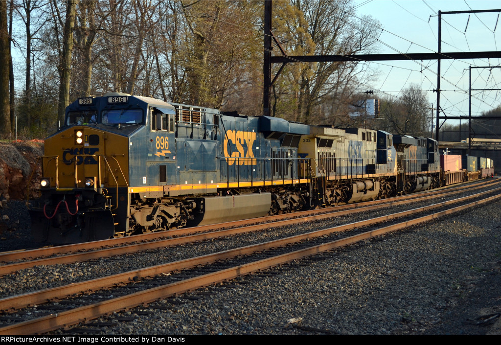 CSX ES44AH 896 leads Q034-15